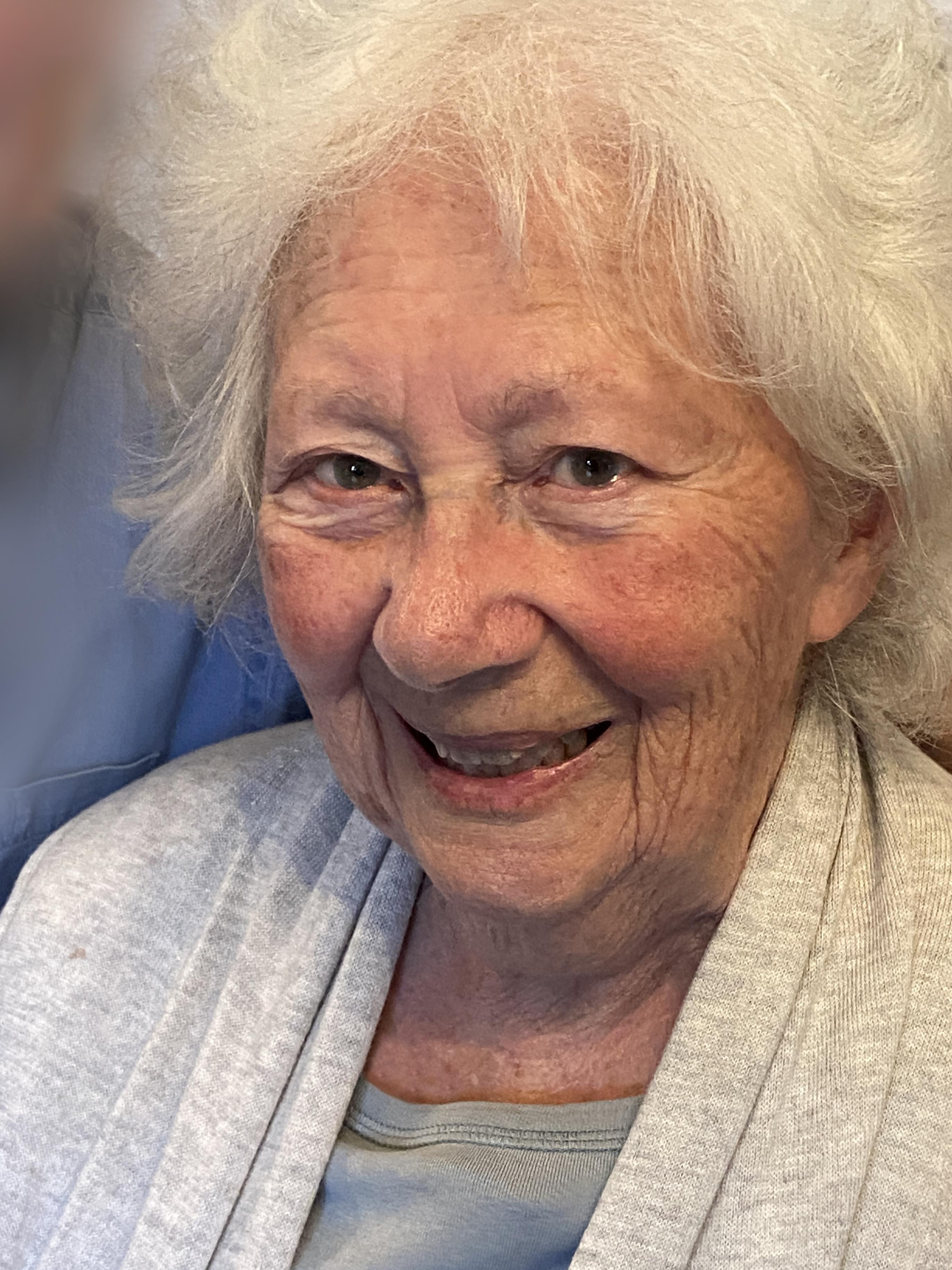 Funeral Notice for Mrs Mavis Lavinia Rowlings