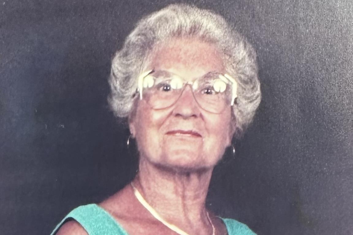 Funeral Notice for Mrs Eileen Lewis