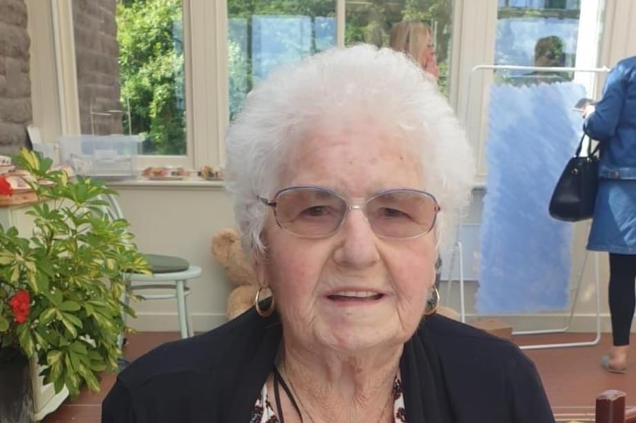 Funeral Notice for Mrs Janet Eleanor Dury