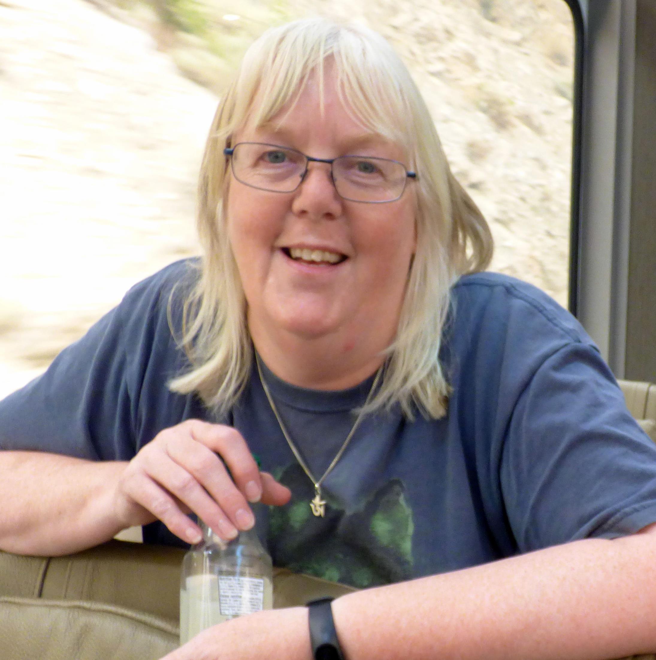 Elizabeth Hull's Instagram, Twitter & Facebook on IDCrawl