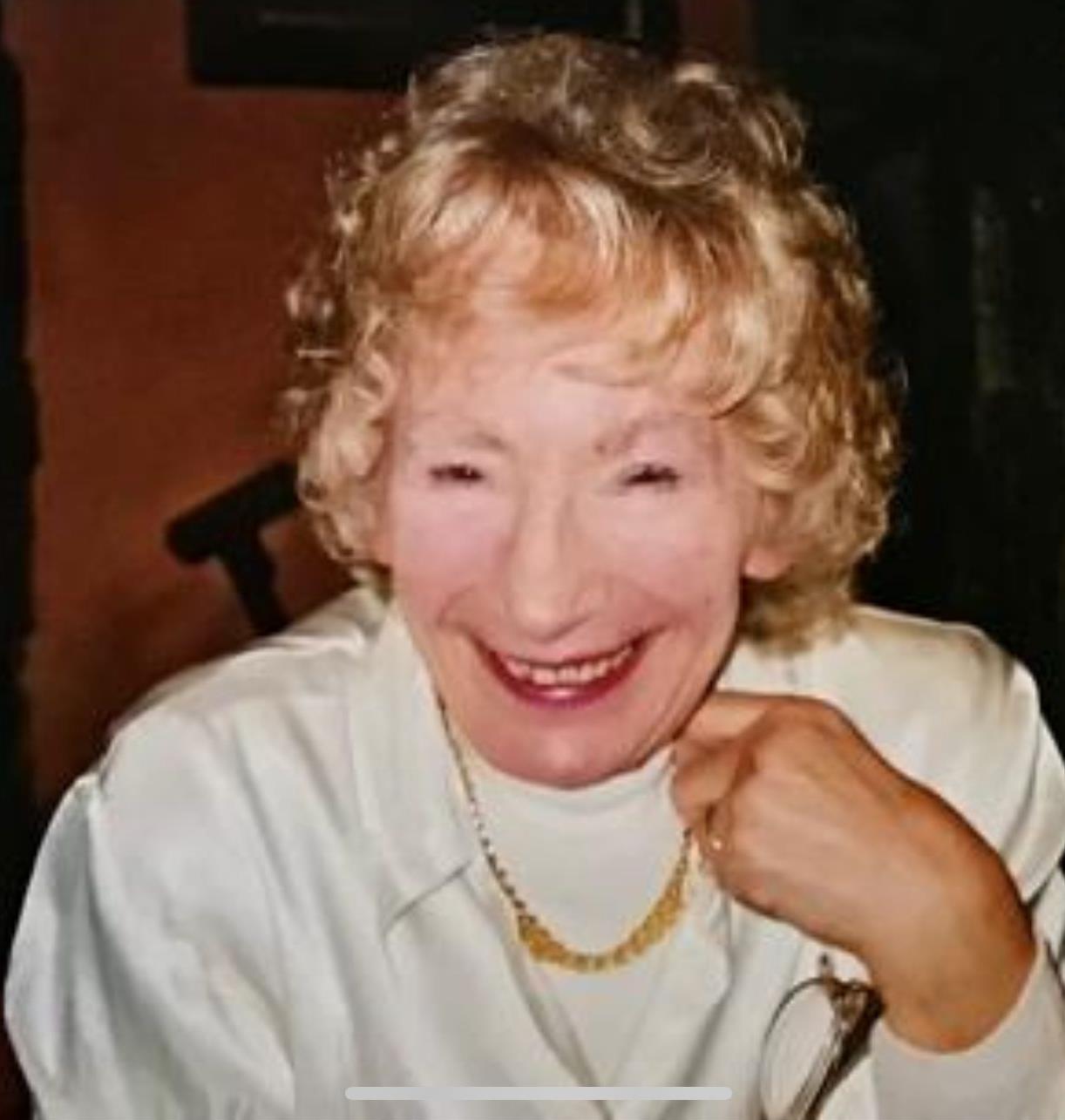 Funeral Notice for Mrs Evelyn Weir